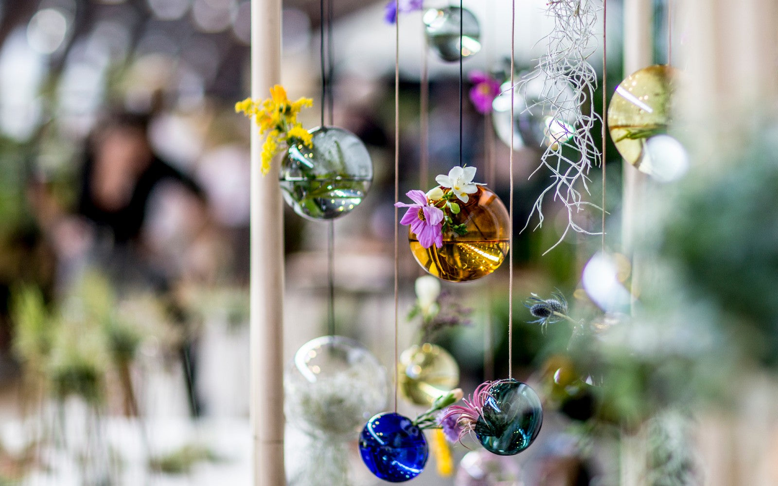 FURNISHED WITH HANGING VASES – Studio About ApS