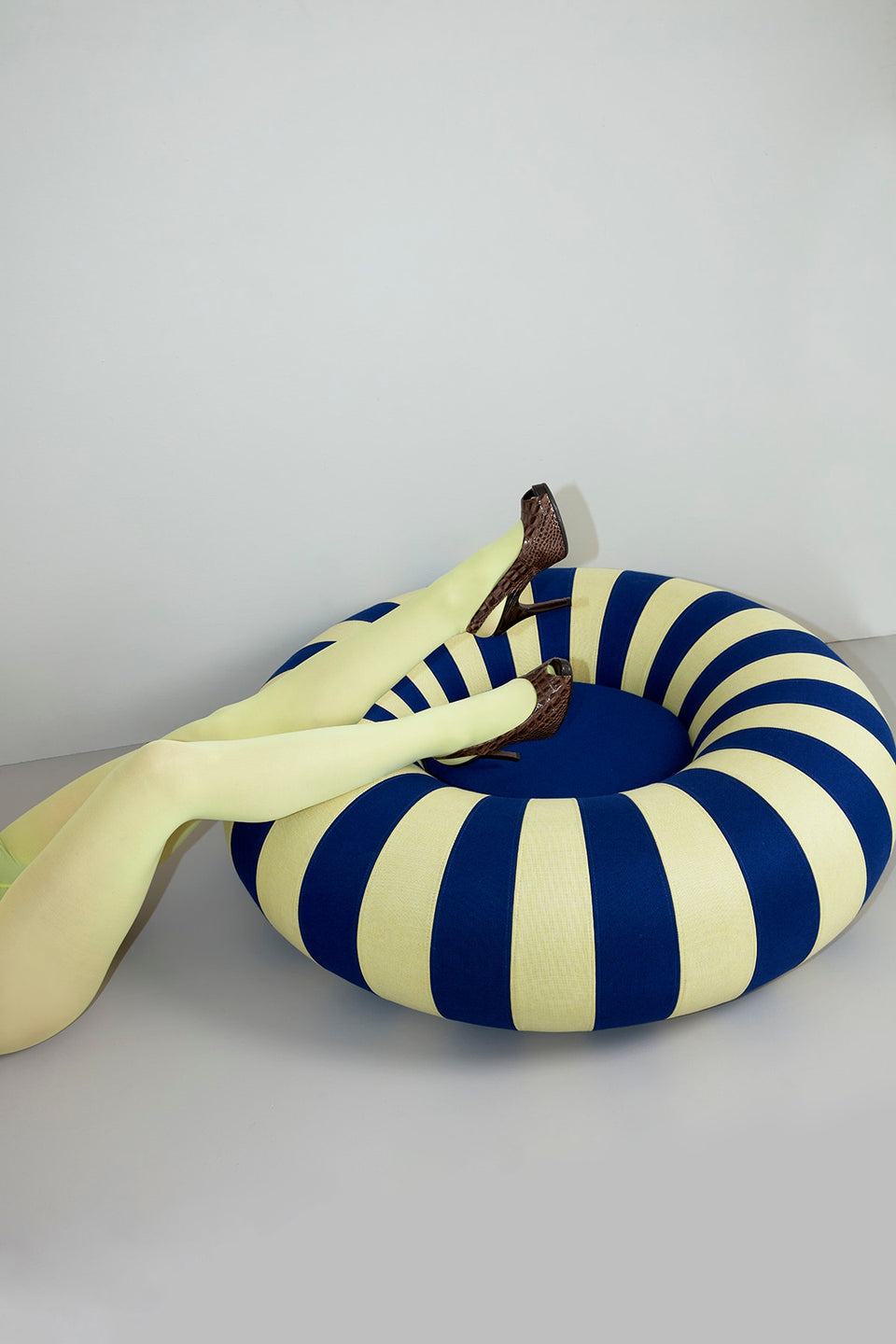 FLOAT, MEDIUM, DARK BLUE/YELLOW – Studio About ApS